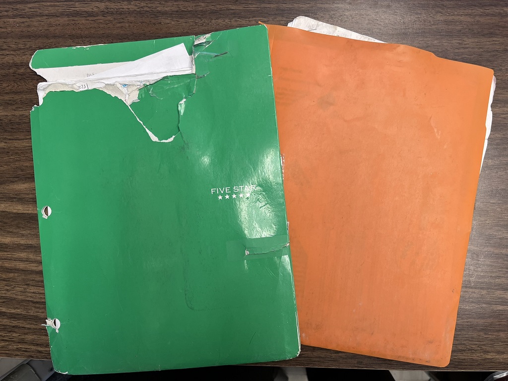 Let’s Play “WHAT’S IN CLAUDIA’S BACKPACK?” | Eigenblogger